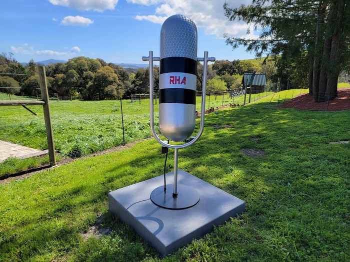 Giant Mic. in Penngrove, CA