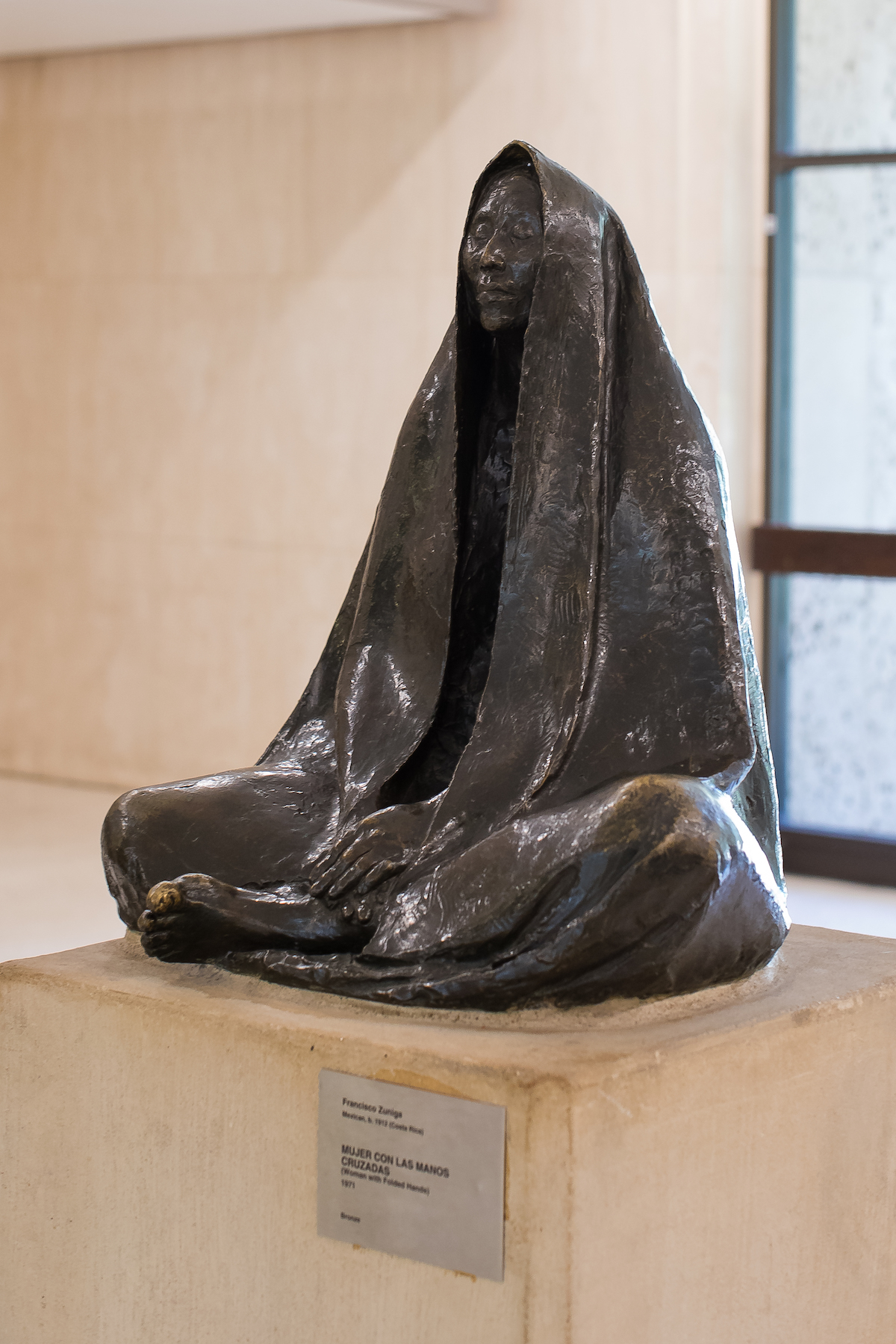 Orante/Mujer con las Manos Cruzadas (Woman in Houston, TX